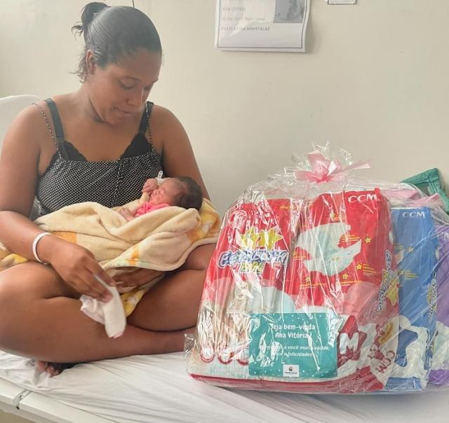 Mãe da bebê Ana Vitória, que nasceu no estacionamento do Supermercado ...